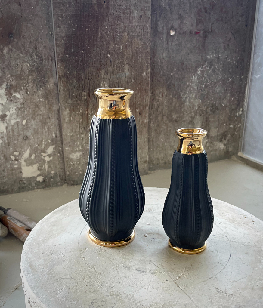 Grand soliflore noir avec email or - Manufacture de Couleuvre